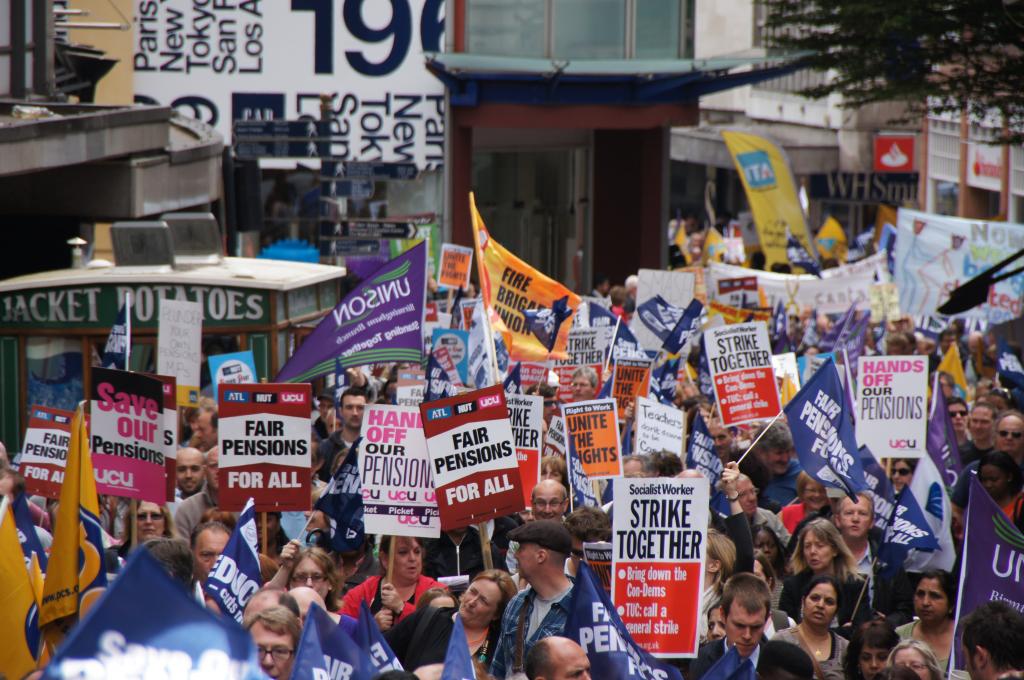 Don't give up on the pensions fight | libcom.org